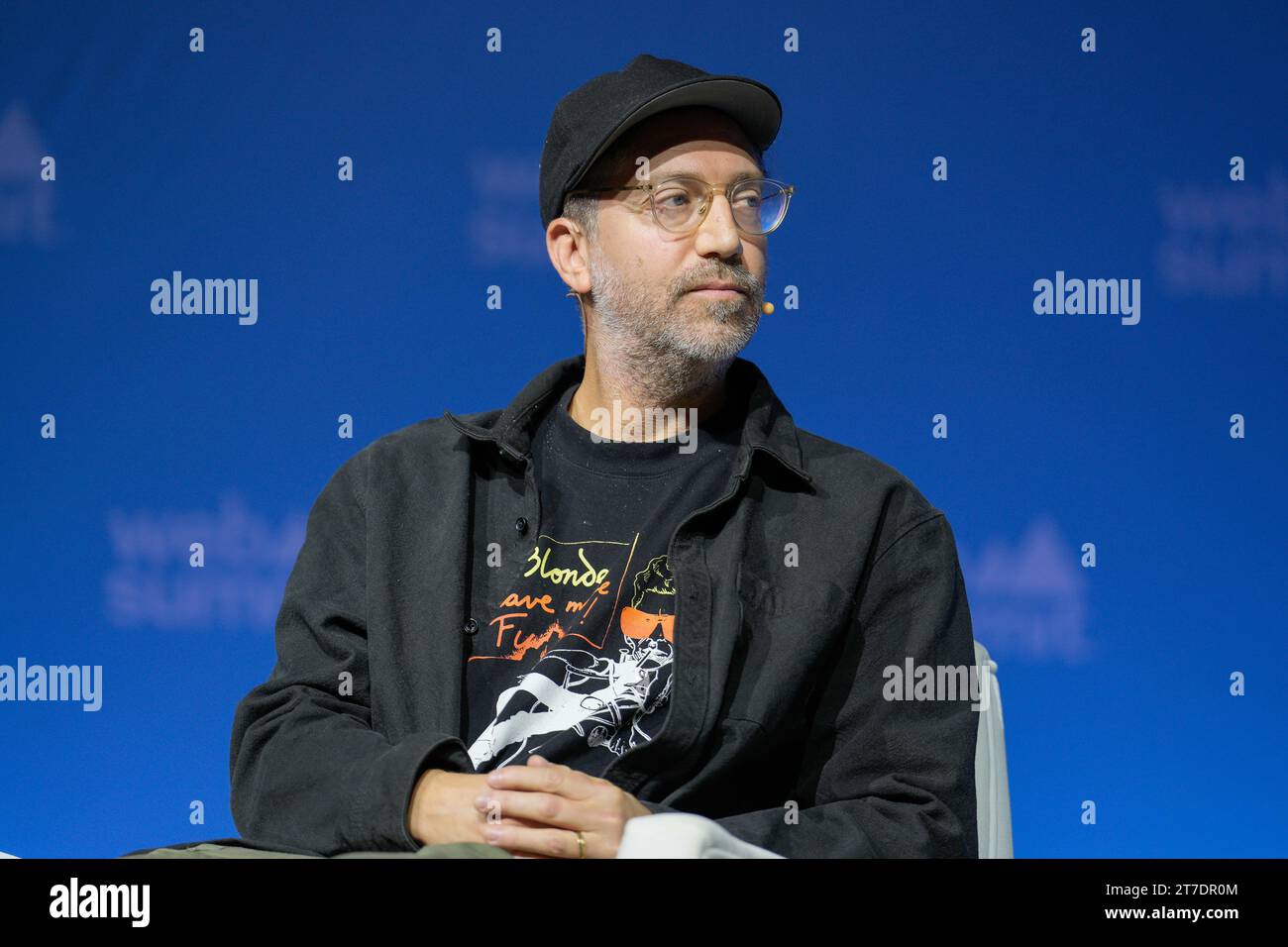 Lissabon, Portugal. November 2023. Michael Treff, CEO von Code and Theory, spricht am ersten Tag ...