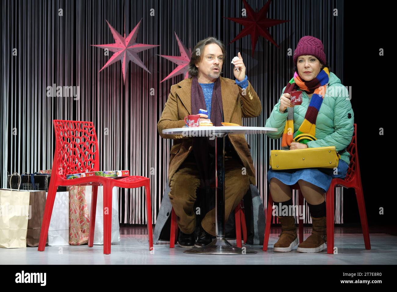 Sebastian Goder und Janina Hartwig spielen im Theaterstück mein Name ...