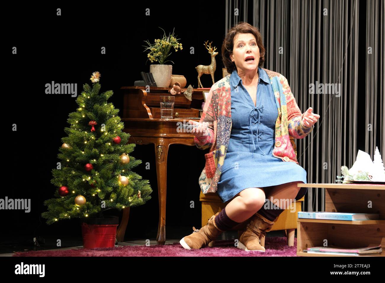 Janina Hartwig spielt im Theaterstück mein Name ist Erling in der ...