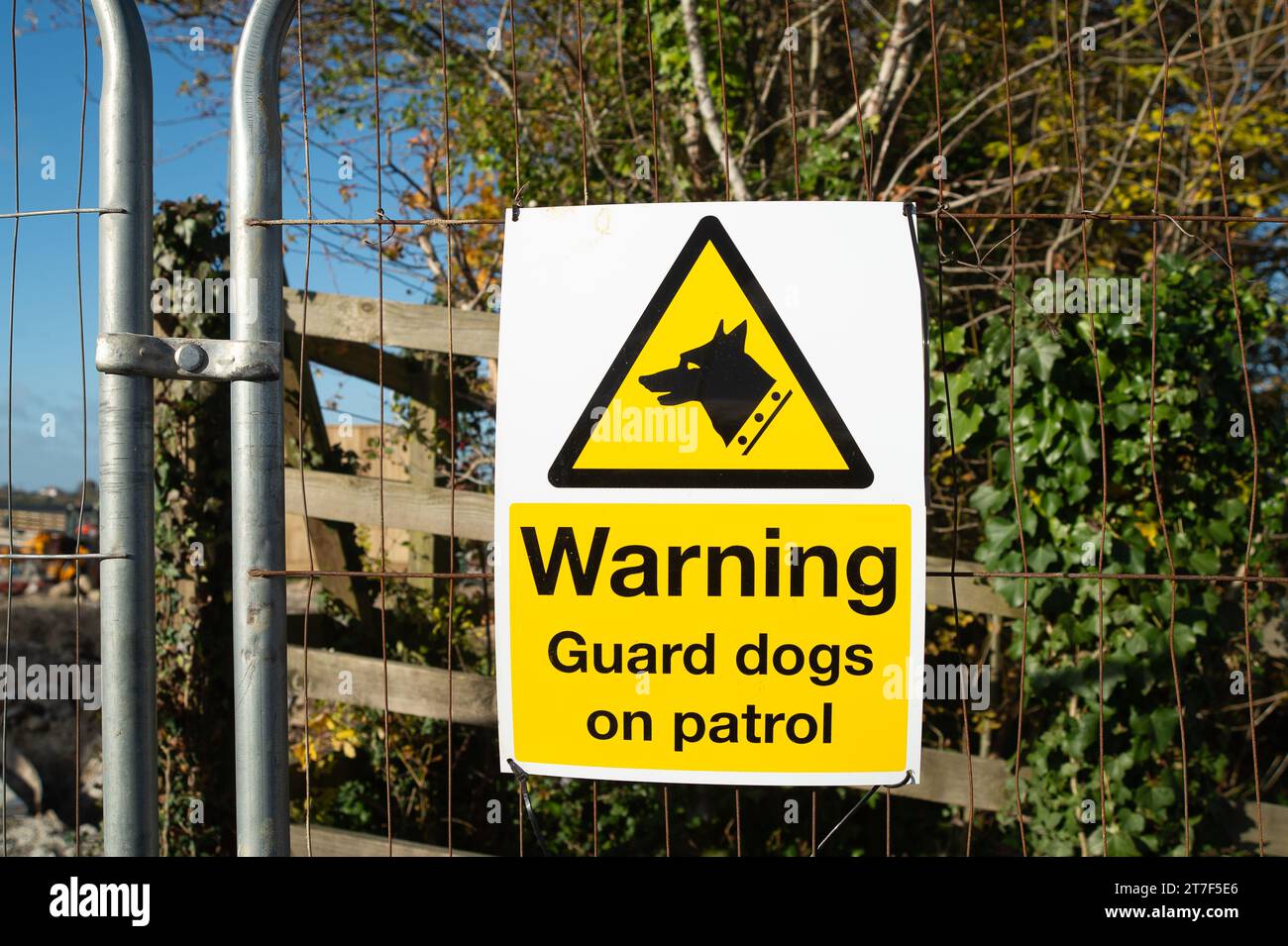 Wendover, Großbritannien. November 2023. Ein HS2 Warning Guard Dogs on ...