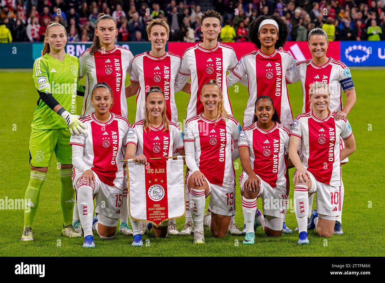 AMSTERDAM, NIEDERLANDE - 15. NOVEMBER: Mannschaftsfoto des AFC Ajax ...