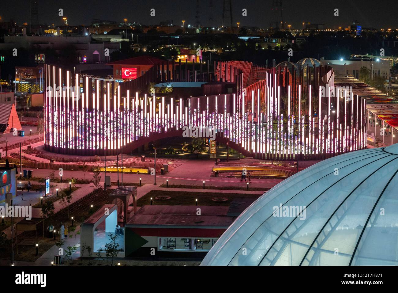 Doha, Katar - 11. November 2023: Die internationale ... Doha, Katar - 11. November 2023: Die internationale ...