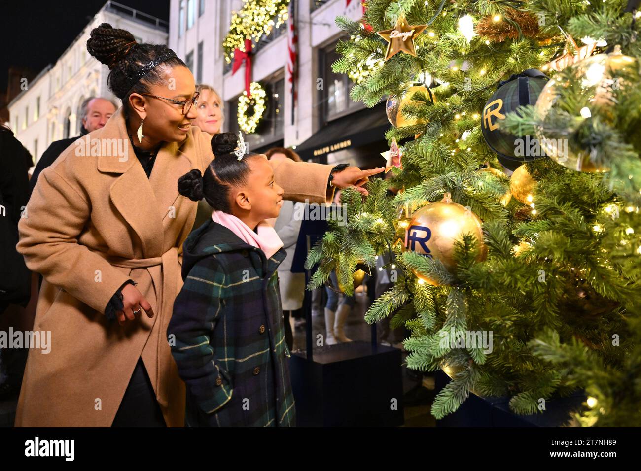 Der ralph lauren schenkende baum -Fotos und -Bildmaterial in hoher ...