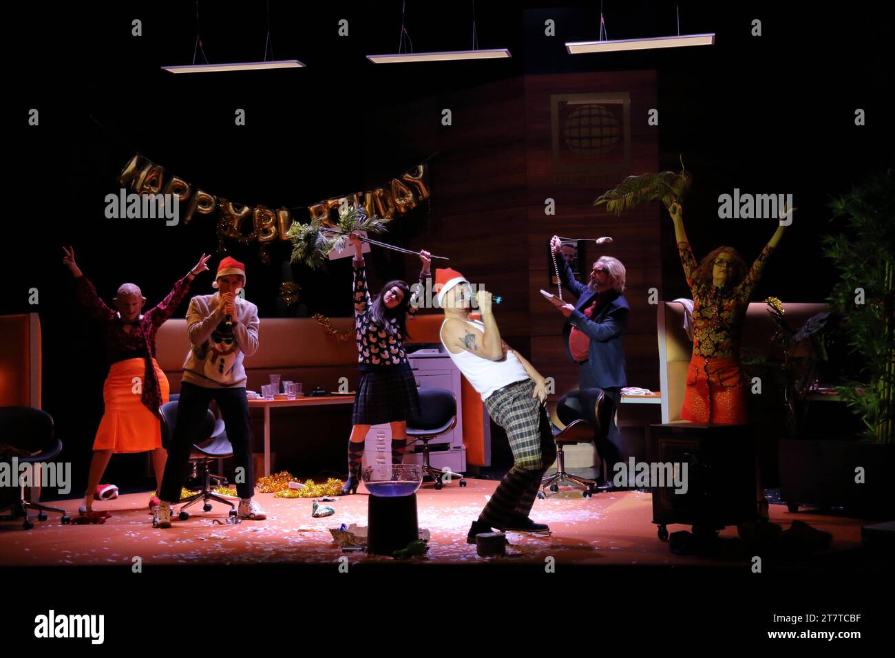 Gesine Cukrowski als Frau Müller, Daniel Warland als Adrian, Noelle ...