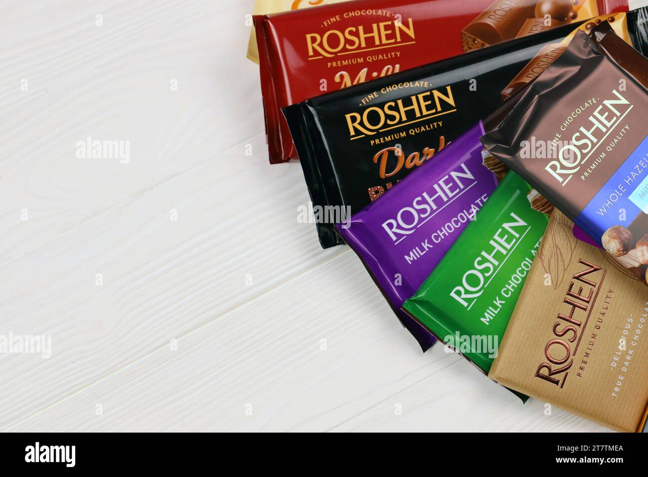KHARKIV, UKRAINE - 2. JANUAR 2021 Herstellung von Roshen-Schokolade. Roshen Confectionery ...