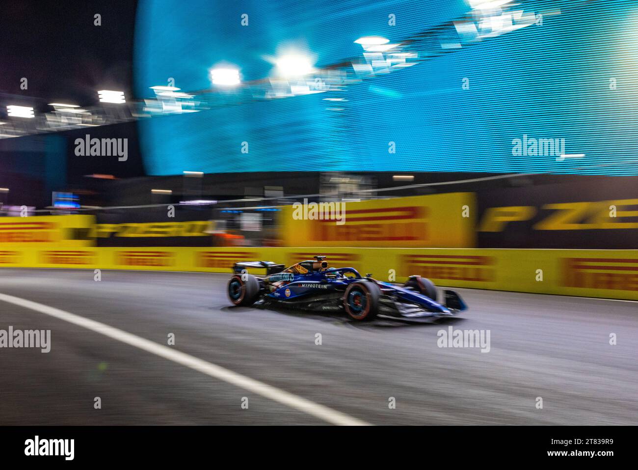 Roter stier bei der hochzeit -Fotos und -Bildmaterial in hoher ...
