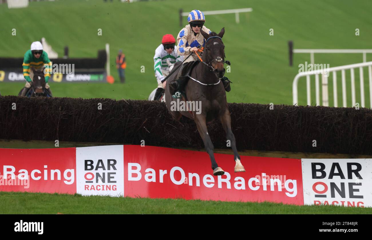 Kapitän Guinness, mit Rachael Blackmore, springt den letzten auf dem ...