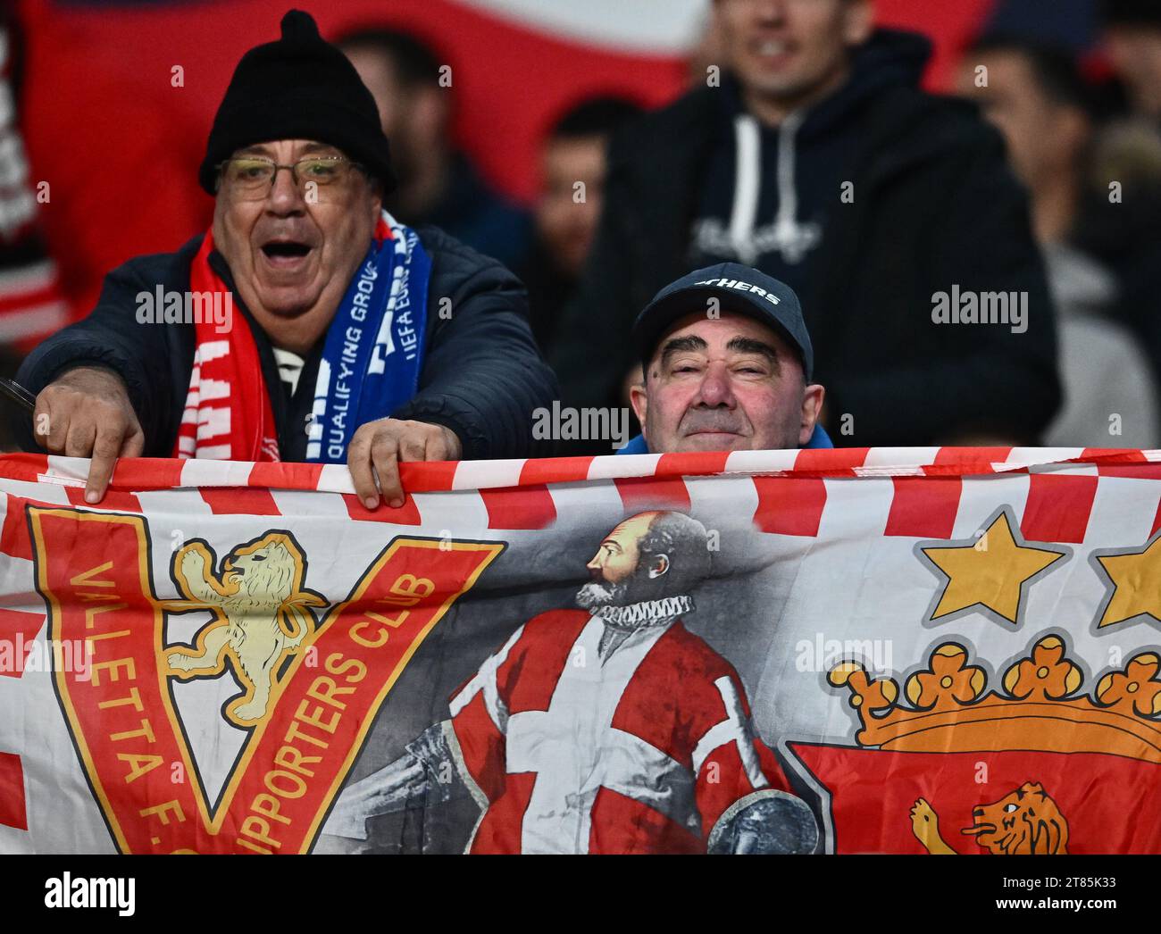 LONDON, ENGLAND - 17. November: Malta-Fans beim Qualifikationsspiel zur ...