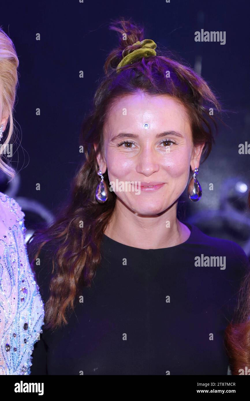 Peri Baumeister zeigt sich begeistert von Disneys DIE EISKÖNIGIN Peri ...