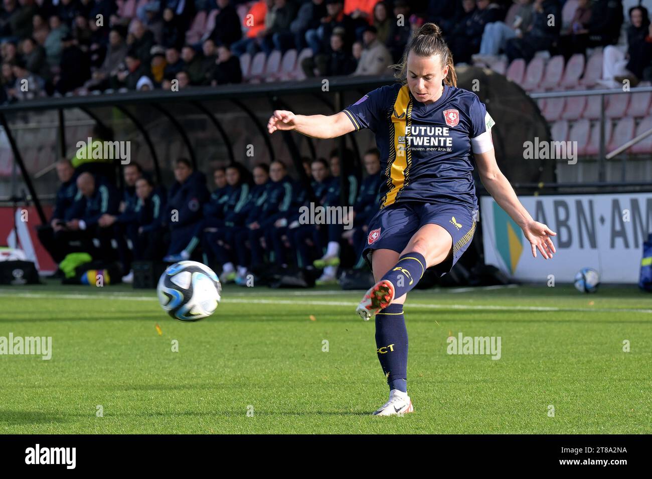 AMSTERDAM: Renate Jansen vom FC Twente während des Eredivisie-Spiels ...