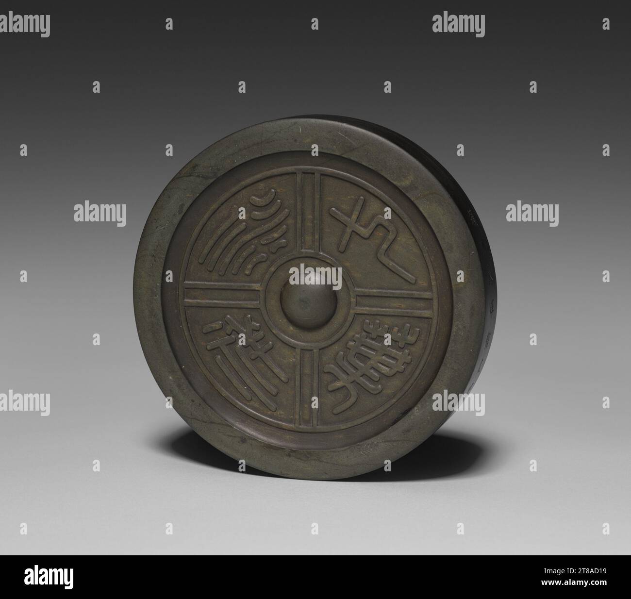 Besonders hervorzuheben ist dieser Tuschstein durch seine Inschriften ...