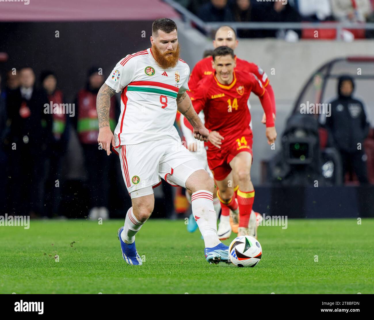 Budapest, Ungarn. November 2023. Martin Adam von Ungarn gibt den Ball ...