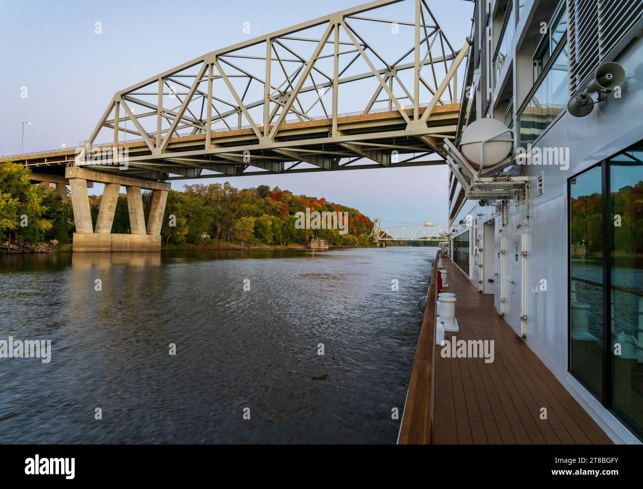 Mark twain memorial bridge -Fotos und -Bildmaterial in hoher Auflösung ...