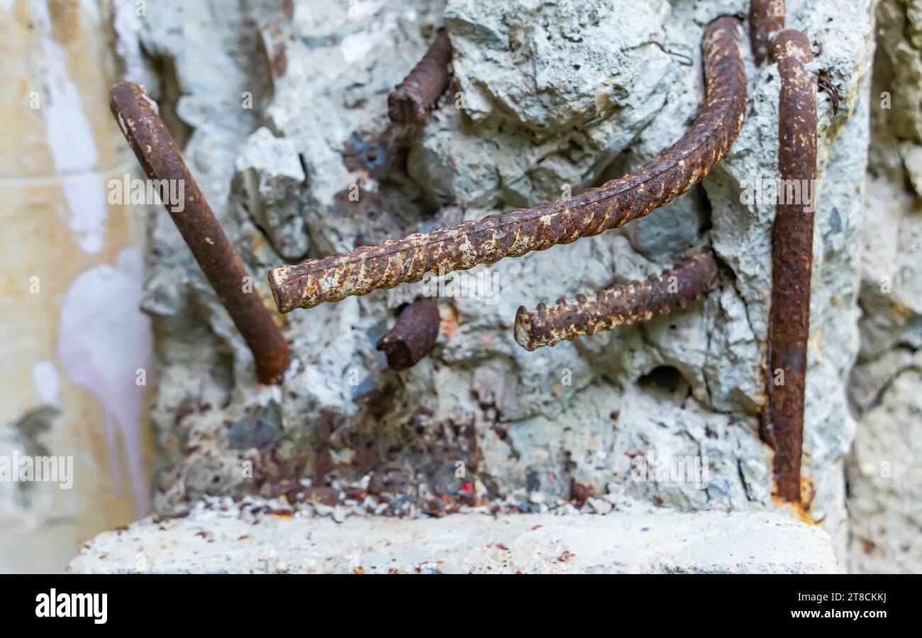 Damaged reinforced concrete -Fotos und -Bildmaterial in hoher Auflösung – Alamy