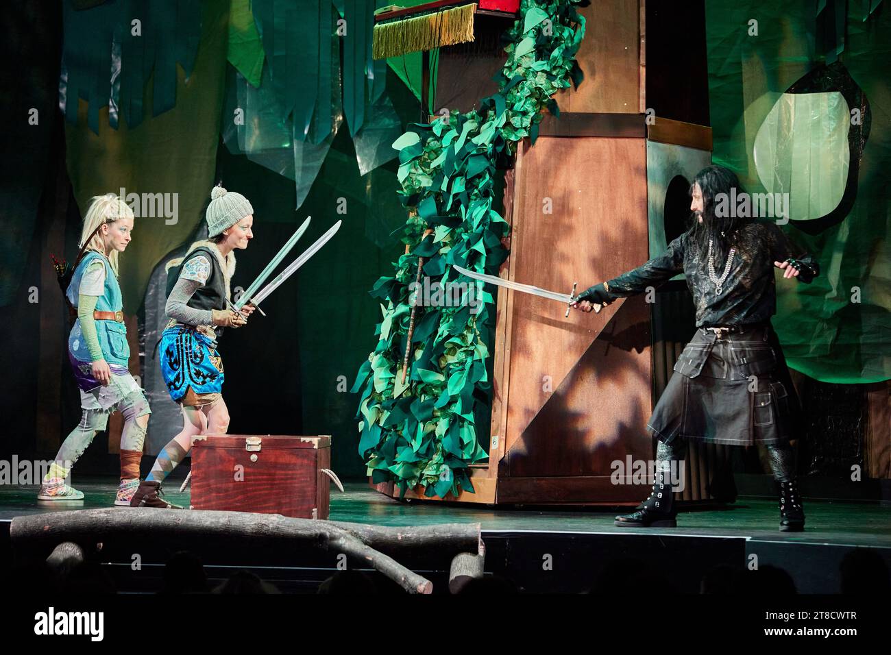 Hamburg, Deutschland. November 2023. Die Schauspieler Clarissa Karrasch ...