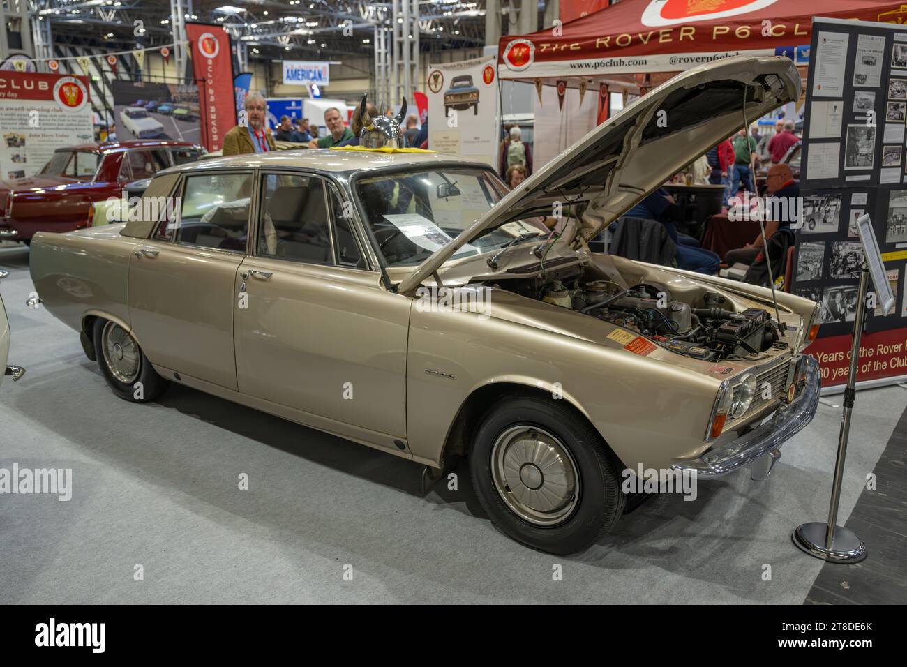 Der historische Gold Rover 2000, der 1963 auf der Earls Court Motor ...