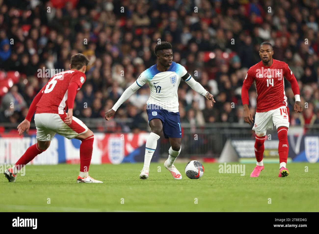 Matthew Guillaumier (M) Bukayo Saka (E) Kemar Reid (M) beim ...