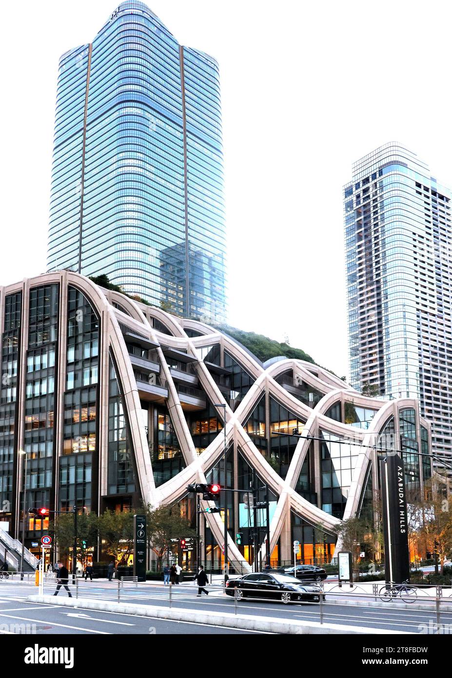 Azabudai hills garden plaza -Fotos und -Bildmaterial in hoher Auflösung ...