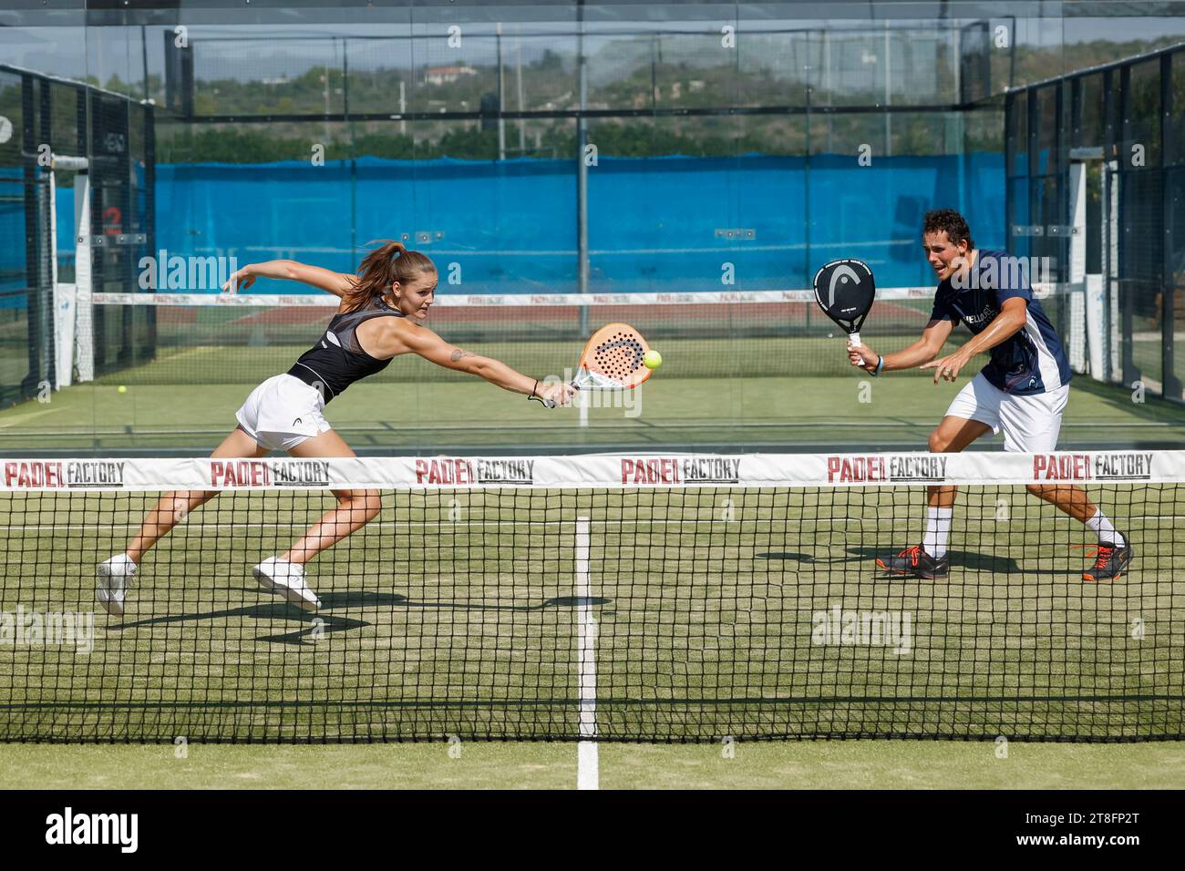 Padel and tennis -Fotos und -Bildmaterial in hoher Auflösung – Alamy
