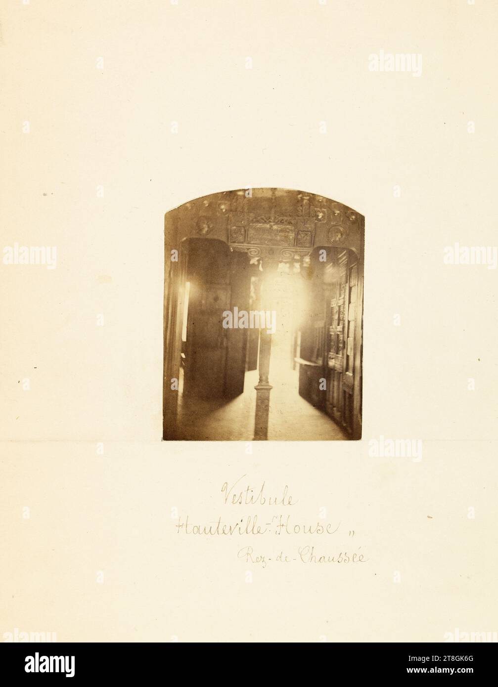 Die Eingangshalle zum Hauteville House, Bacot, Edmond, Fotograf, Hugo ...