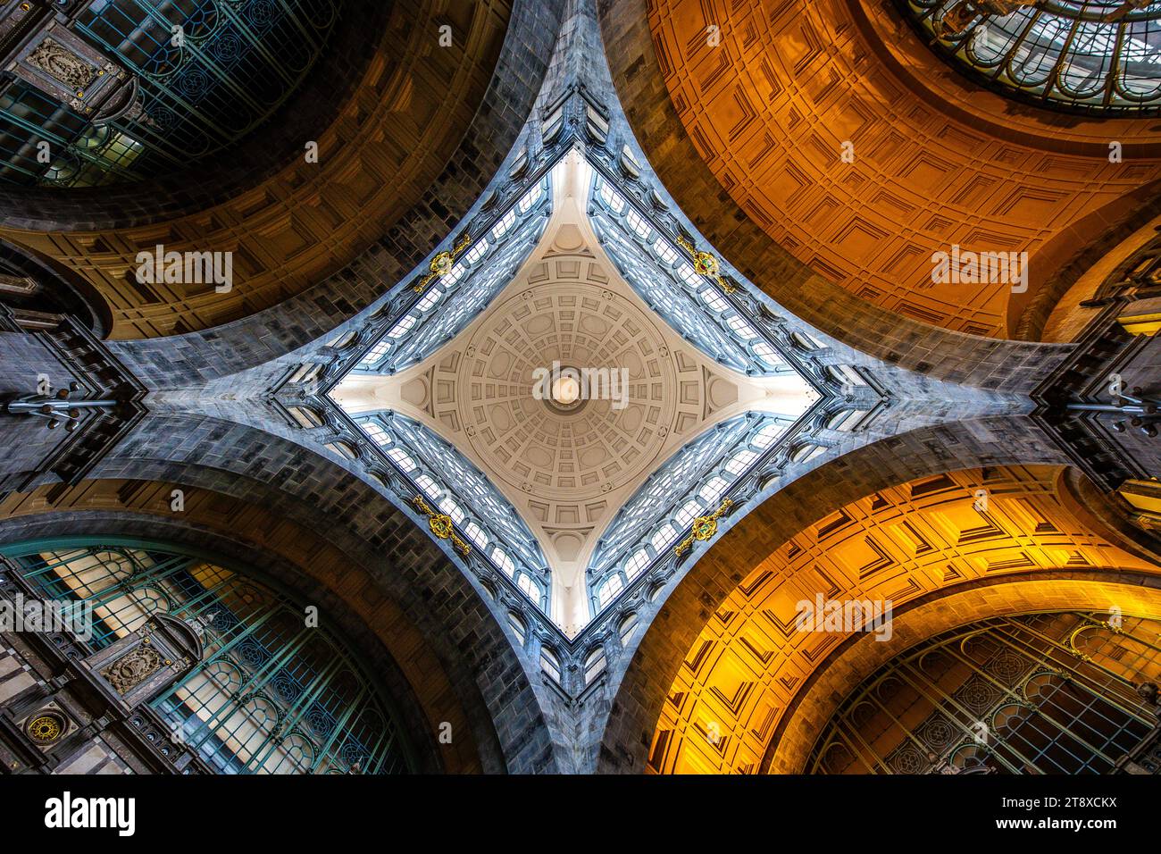 Architektur und kunst in antwerpen -Fotos und -Bildmaterial in hoher Auflösung – Alamy