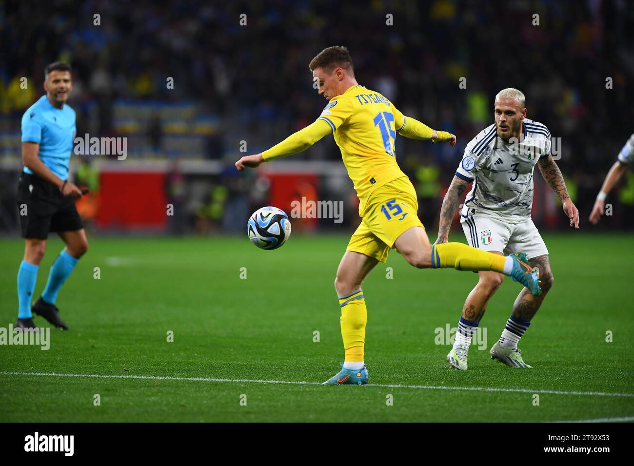 LEVERKUSEN, DEUTSCHLAND - 20. November 2023: Viktor Tsyhankov ... LEVERKUSEN, DEUTSCHLAND - 20. November 2023: Viktor Tsyhankov ...