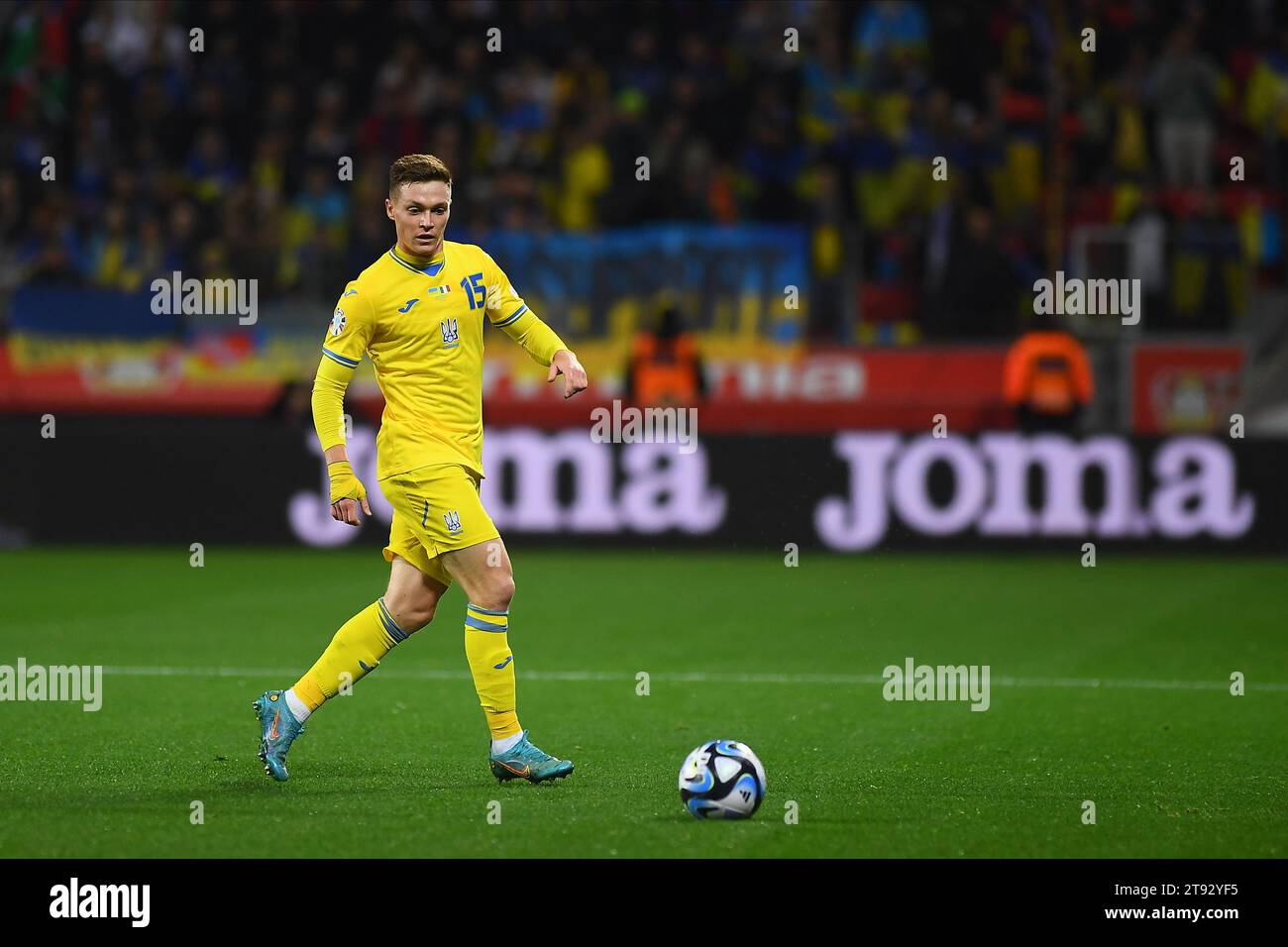 LEVERKUSEN, DEUTSCHLAND - 20. November 2023: Viktor Tsyhankov ... LEVERKUSEN, DEUTSCHLAND - 20. November 2023: Viktor Tsyhankov ...