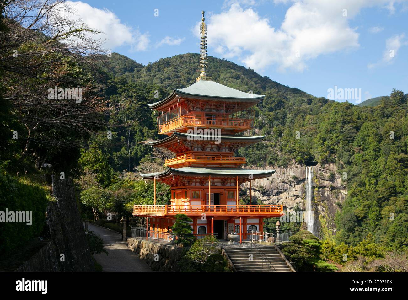Der Kumano Grand Shrine ist ein schintoistischer Schrein und ein ...