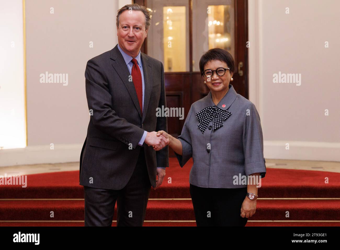 Außenminister Lord David Cameron begrüßt den indonesischen ...