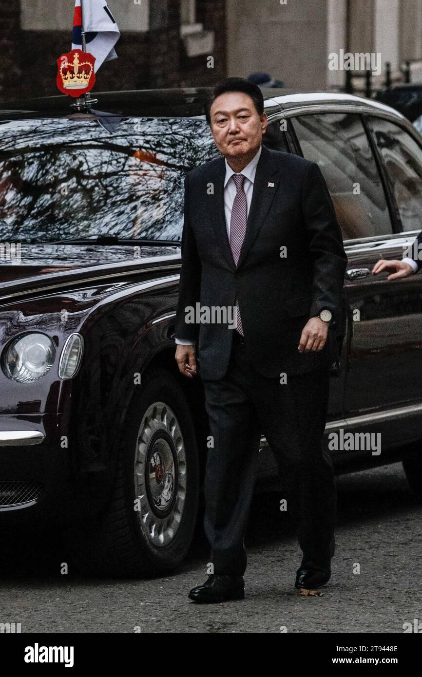 London, Großbritannien. November 2023. Yoon Suk Yeol geht zu Nr. 10, wo ...