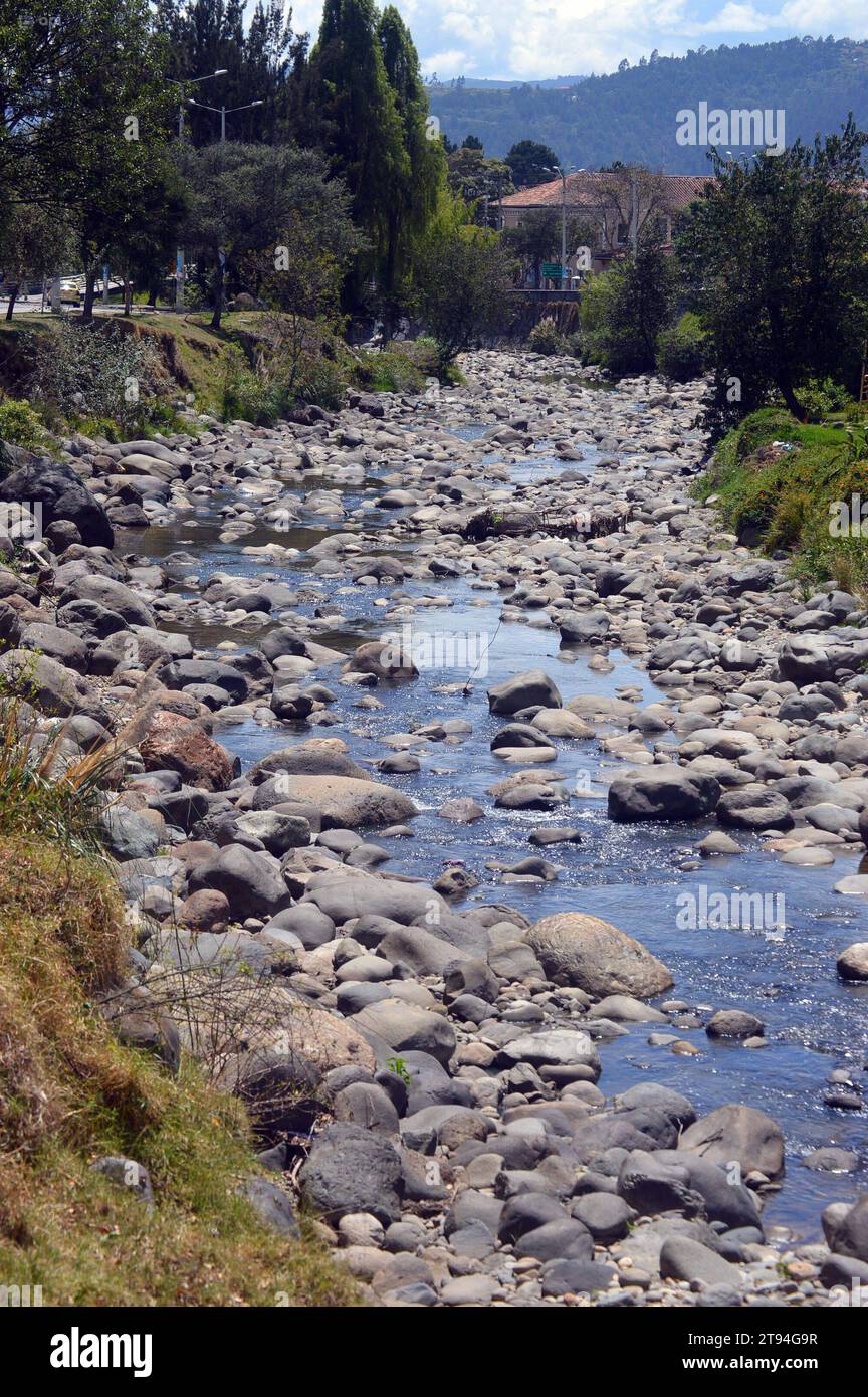 CUENCA-ESTIAJE-RIO TOMEBAMBA Cuenca, Ecuador 22 de noviembre de 2023 El ...