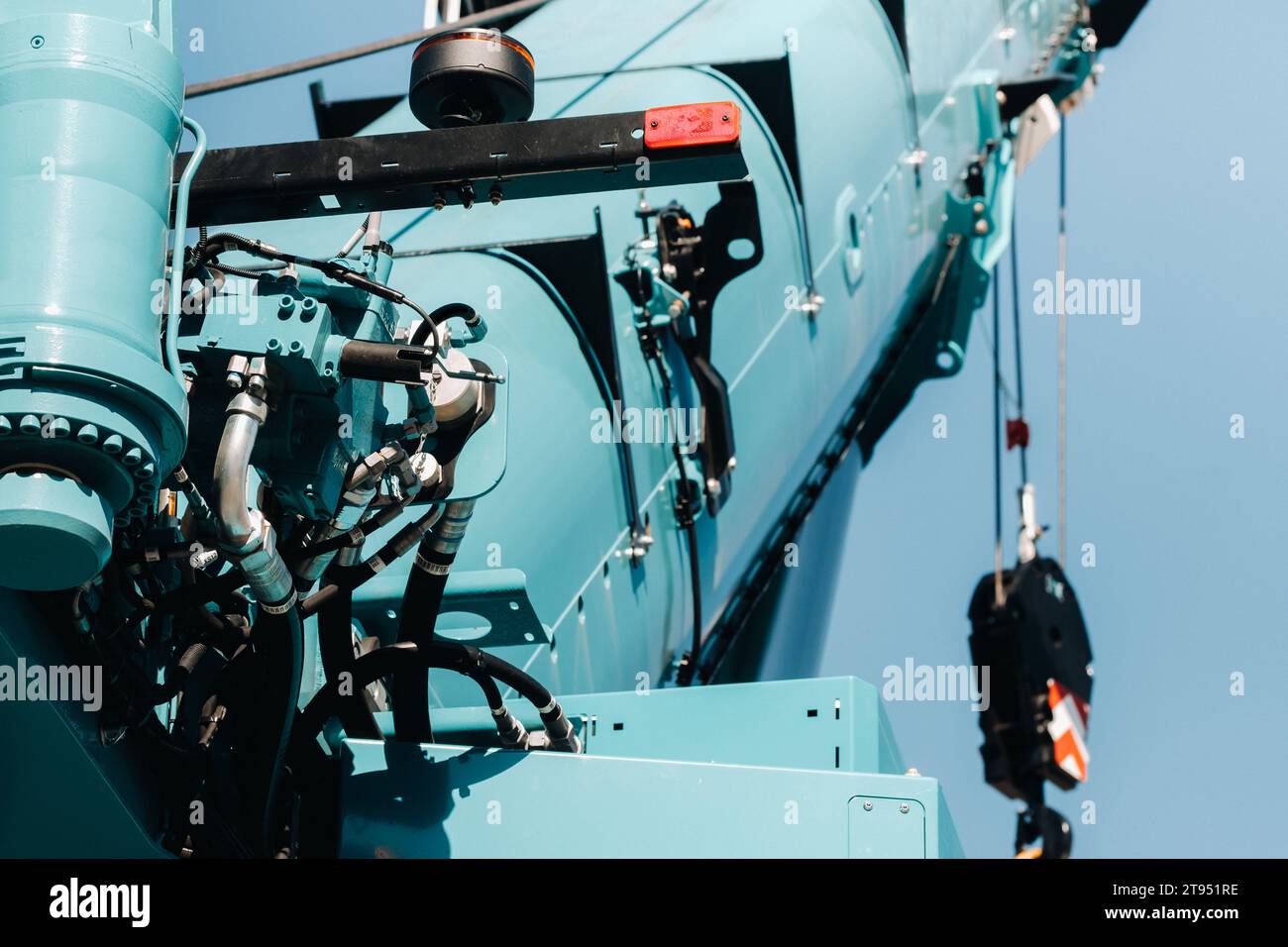 Hydrostatischer Kranmotor.das Steuerungssystem des Kranmotors ...