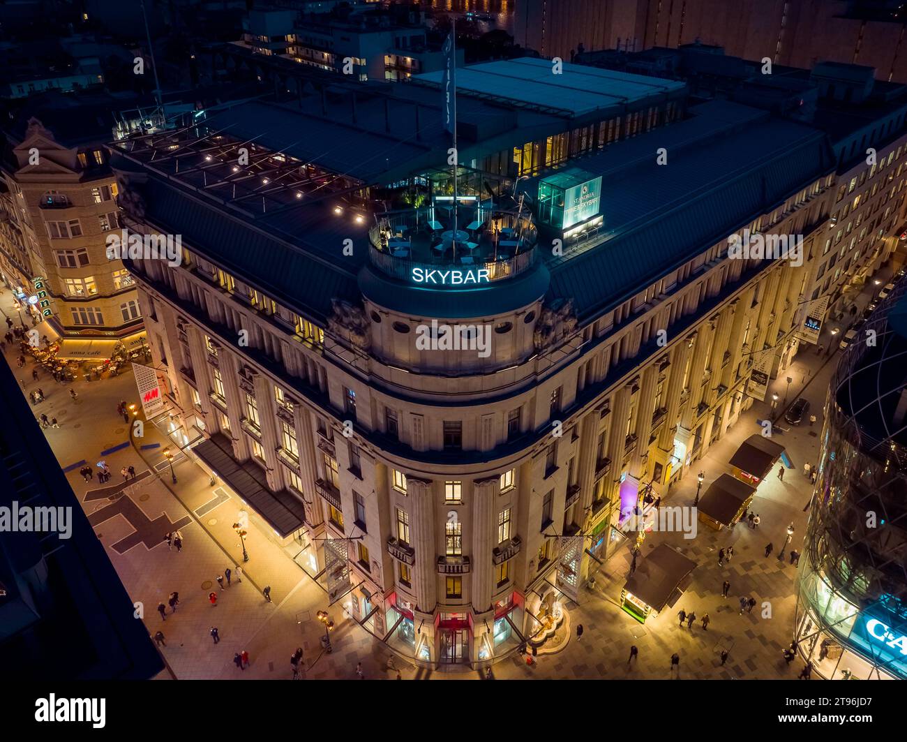 Café in budapest -Fotos und -Bildmaterial in hoher Auflösung – Alamy