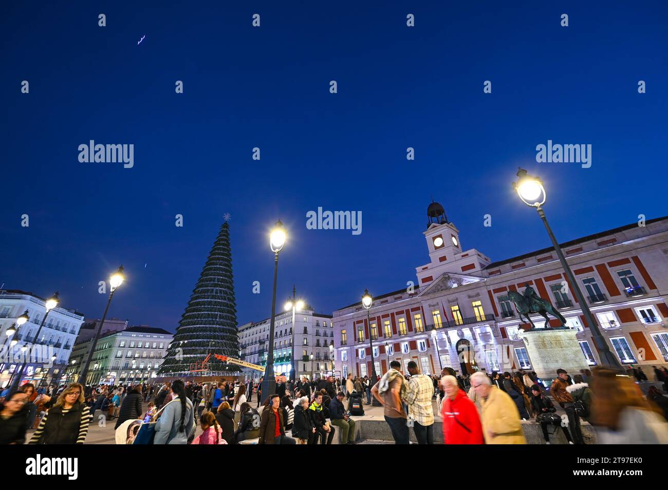 Madrid, Spanien, 18. November 2023, Puerta del Sol, bei Sonnenuntergang Madrid, eines der ...