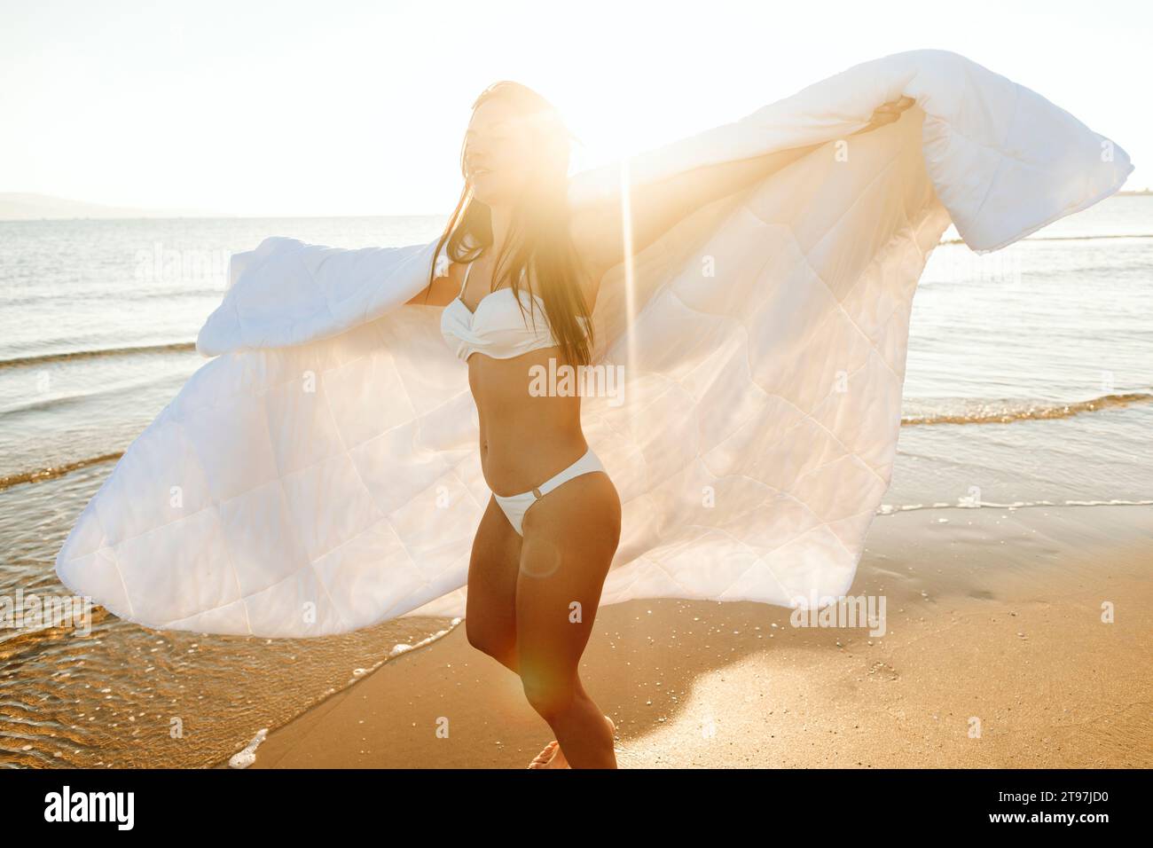 Reife frau bikini -Fotos und -Bildmaterial in hoher Auflösung – Alamy