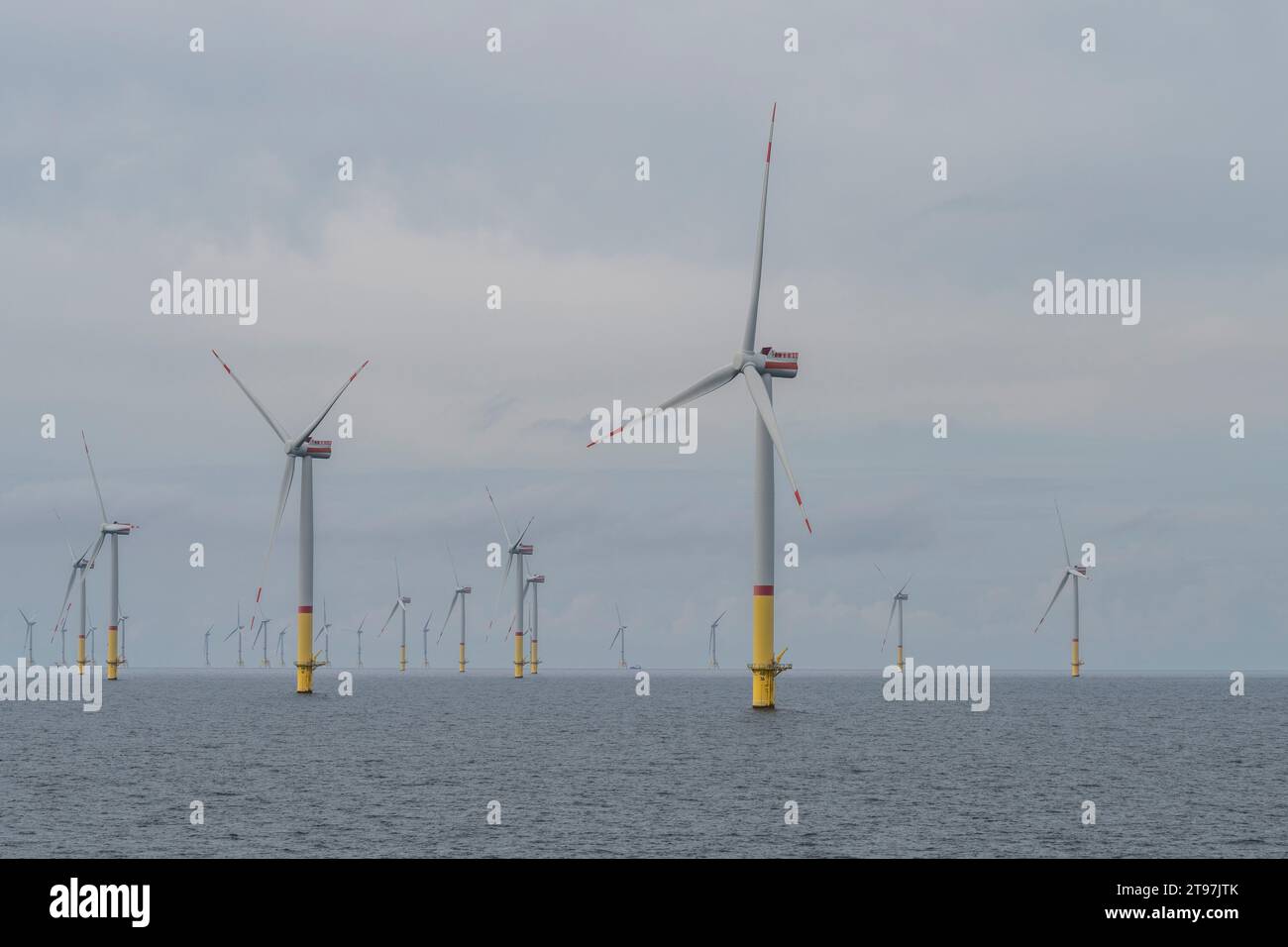 Offshore wind park in baltic -Fotos und -Bildmaterial in hoher ...