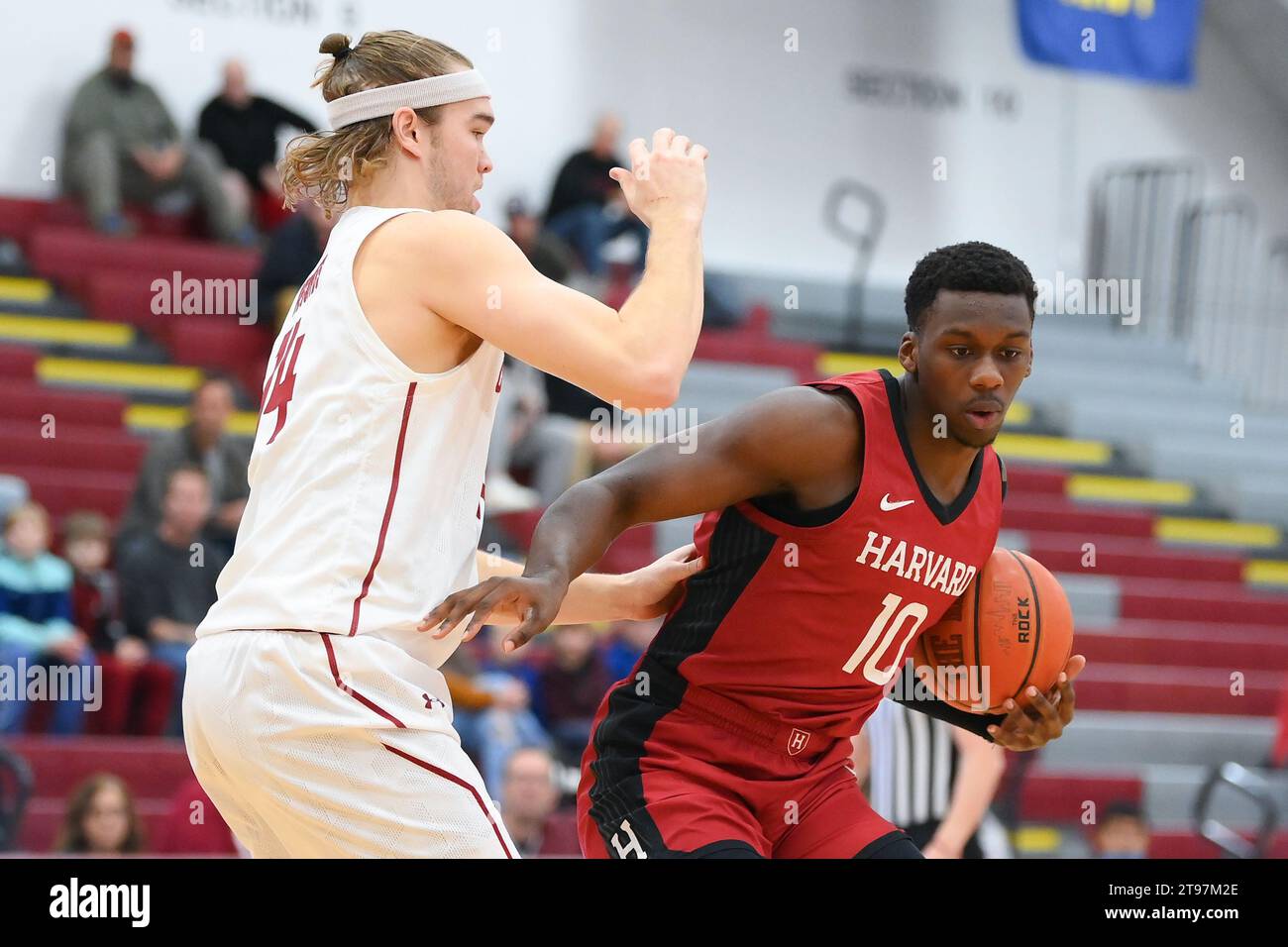 22. November 2023: Harvard Crimson Stürmer Chisom Okpara (10) fährt in ...
