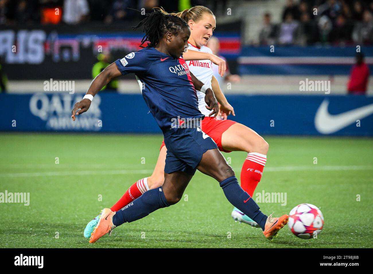 Tabitha chawinga paris saint germain -Fotos und -Bildmaterial in hoher ...