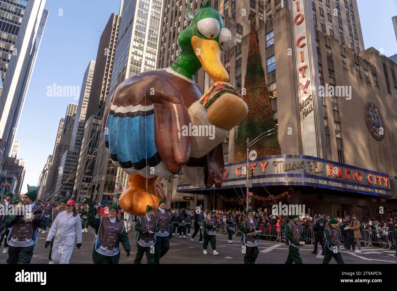 Onkel dan ballon -Fotos und -Bildmaterial in hoher Auflösung – Alamy