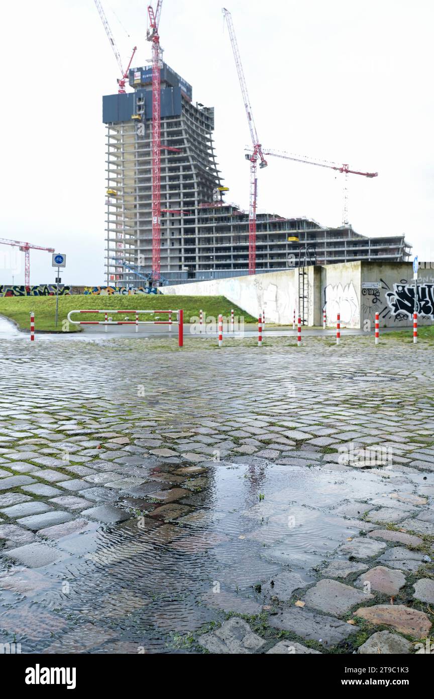 DEUTSCHLAND, Hamburg, Hafenstadt, Baustelle Elbtower der Signa Holding ...