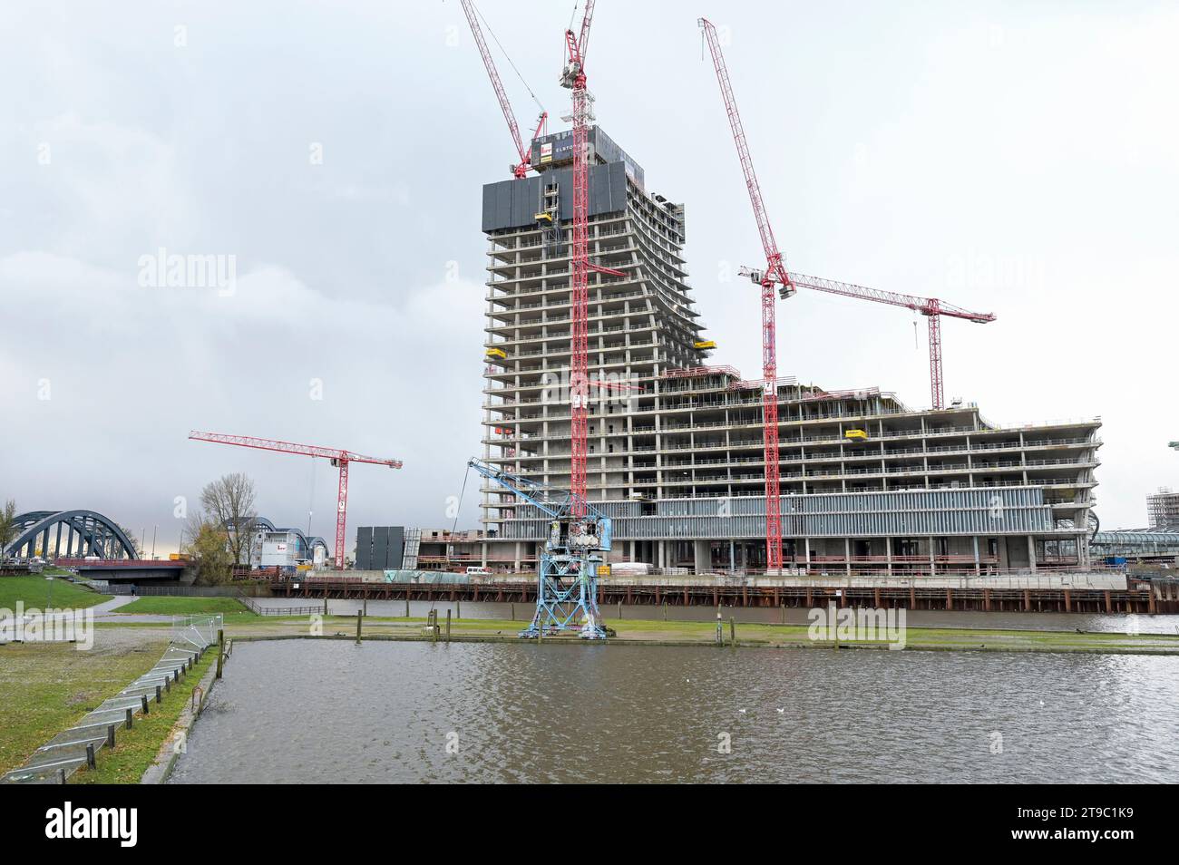 DEUTSCHLAND, Hamburg, Hafenstadt, Baustelle Elbtower der Signa Holding ...