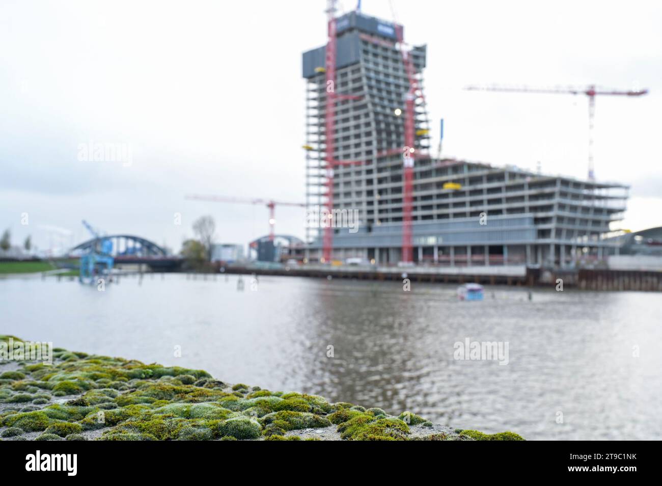 DEUTSCHLAND, Hamburg, Hafenstadt, Baustelle Elbtower der Signa Holding ...