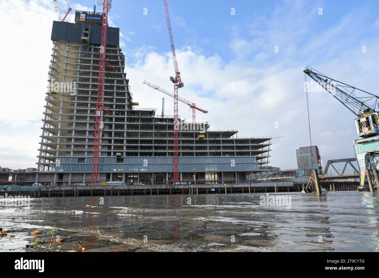 DEUTSCHLAND, Hamburg, Hafenstadt, Baustelle Elbtower der Signa Holding ...