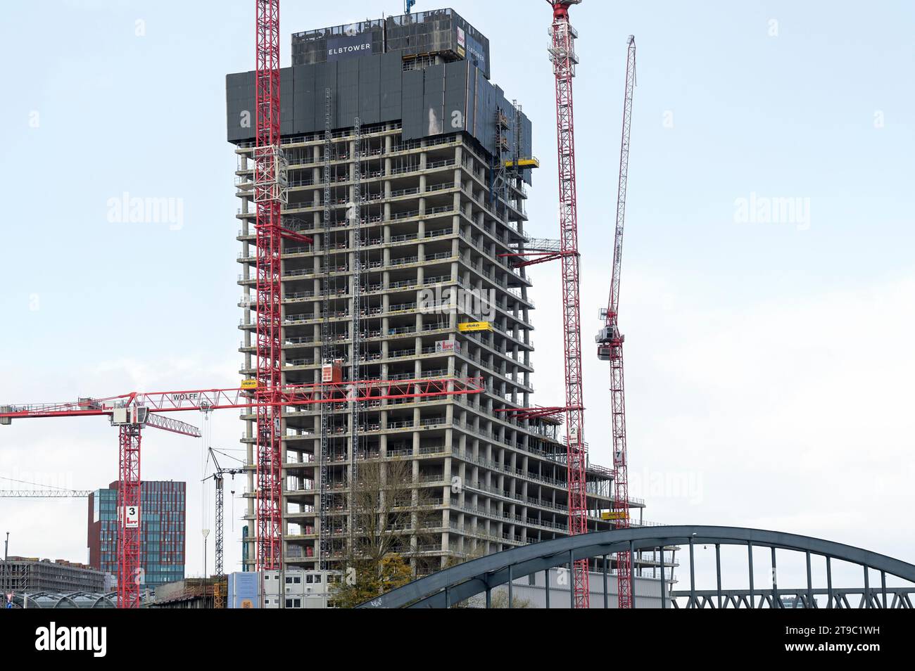 DEUTSCHLAND, Hamburg, Hafenstadt, Baustelle Elbtower der Signa Holding ...