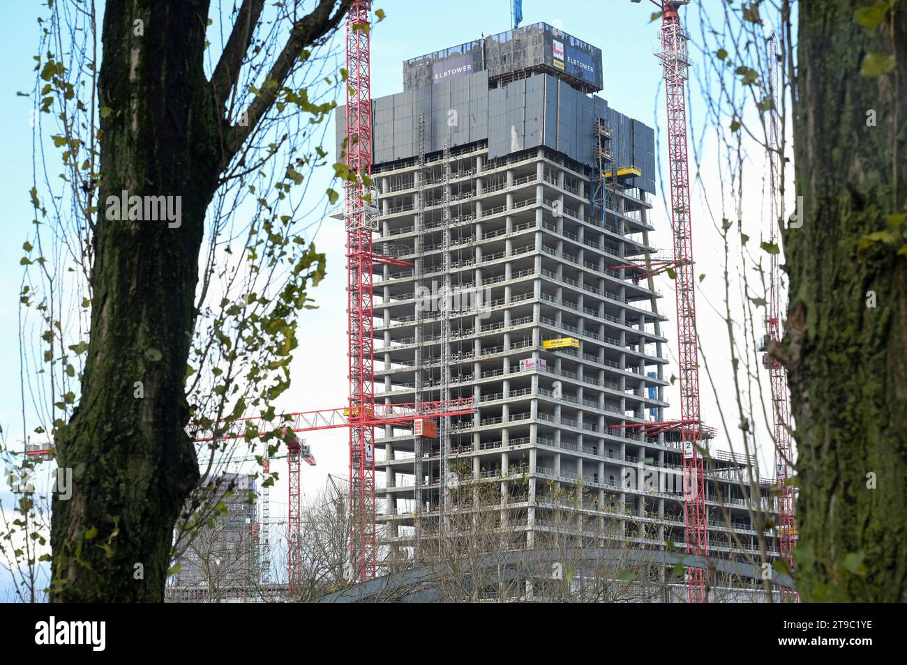 DEUTSCHLAND, Hamburg, Hafenstadt, Baustelle Elbtower der Signa Holding ...