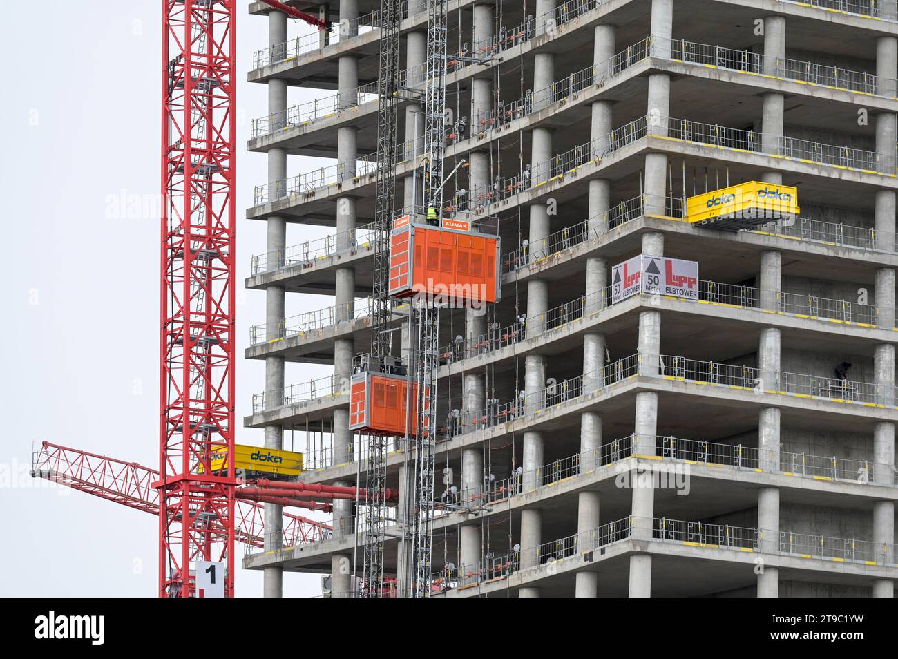 DEUTSCHLAND, Hamburg, Hafenstadt, Baustelle Elbtower der Signa Holding ...