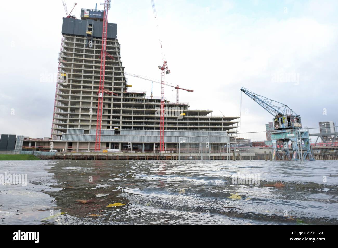 DEUTSCHLAND, Hamburg, Hafenstadt, Baustelle Elbtower der Signa Holding ...