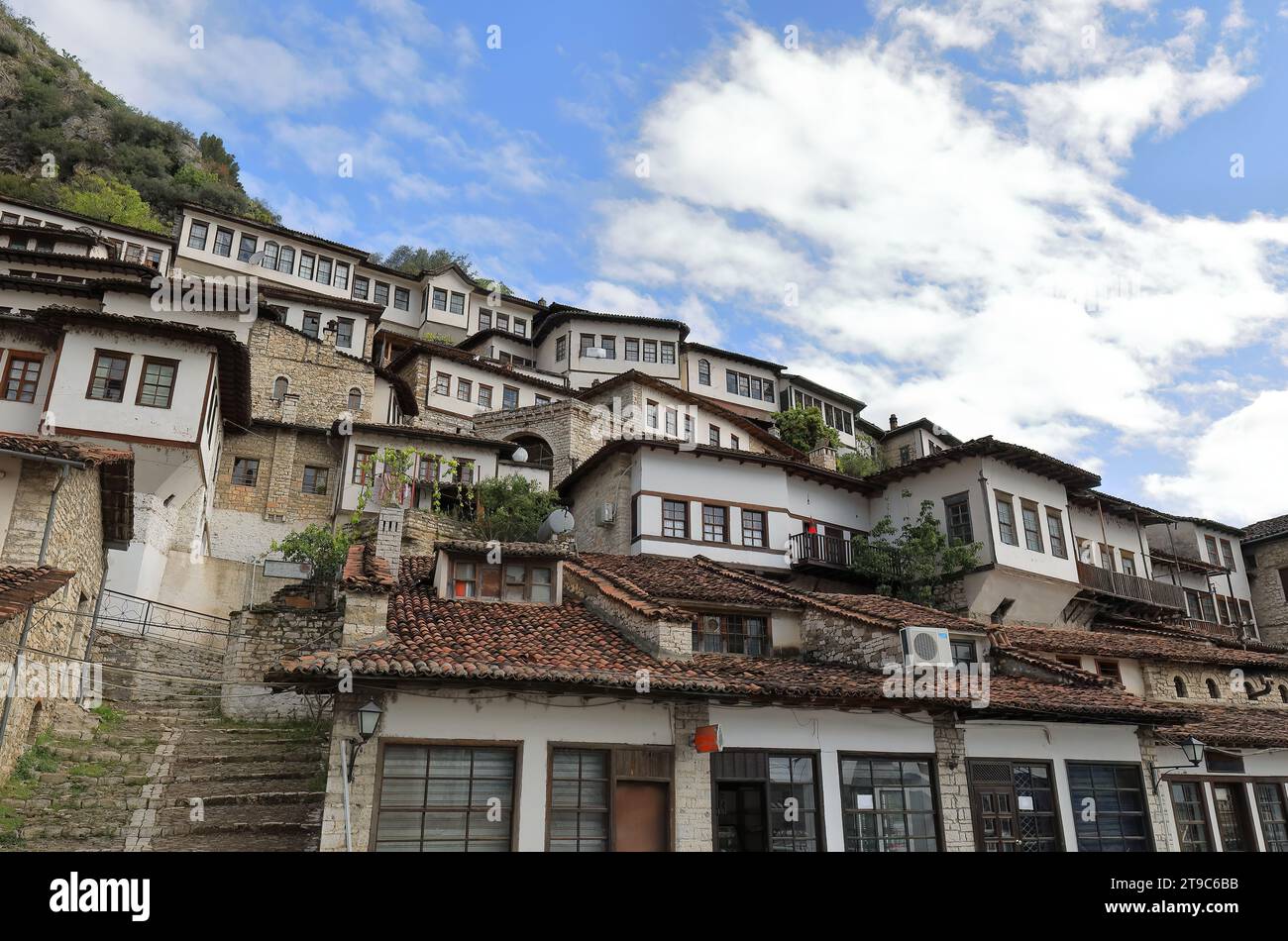 065 „Thousand Windows“- oder „Windows over Windows“-Häuser im Stadtteil ...