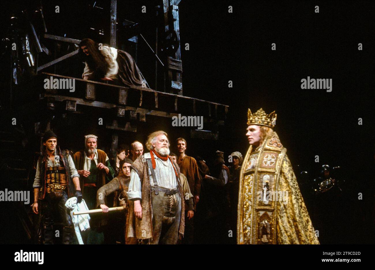 Die Krönung von Heinrich V., Hal lehnt Falstaff ab: Joss Ackland (Sir ...