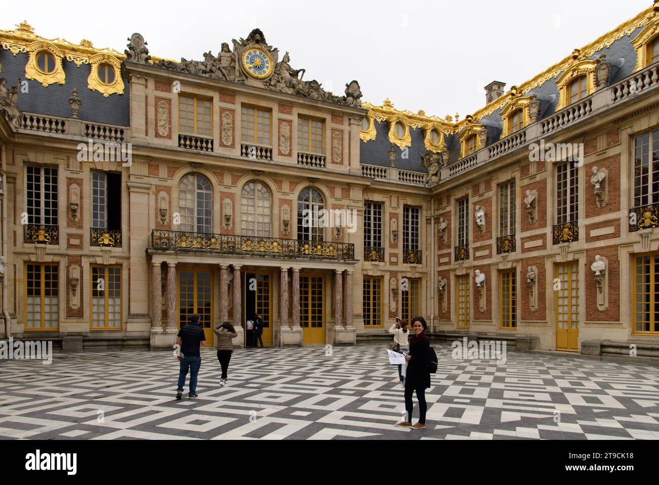 Chateau versailles facade -Fotos und -Bildmaterial in hoher Auflösung ...